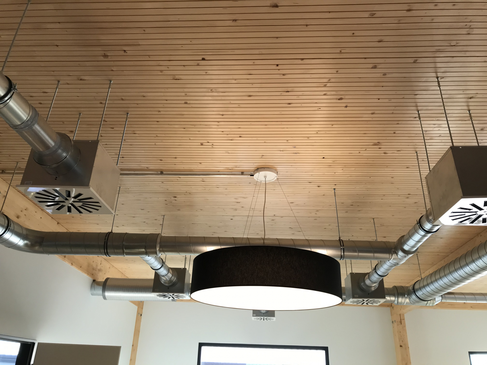 Hallenbau mit Zwischendecke - Mehr Raum für Ihre Ideen