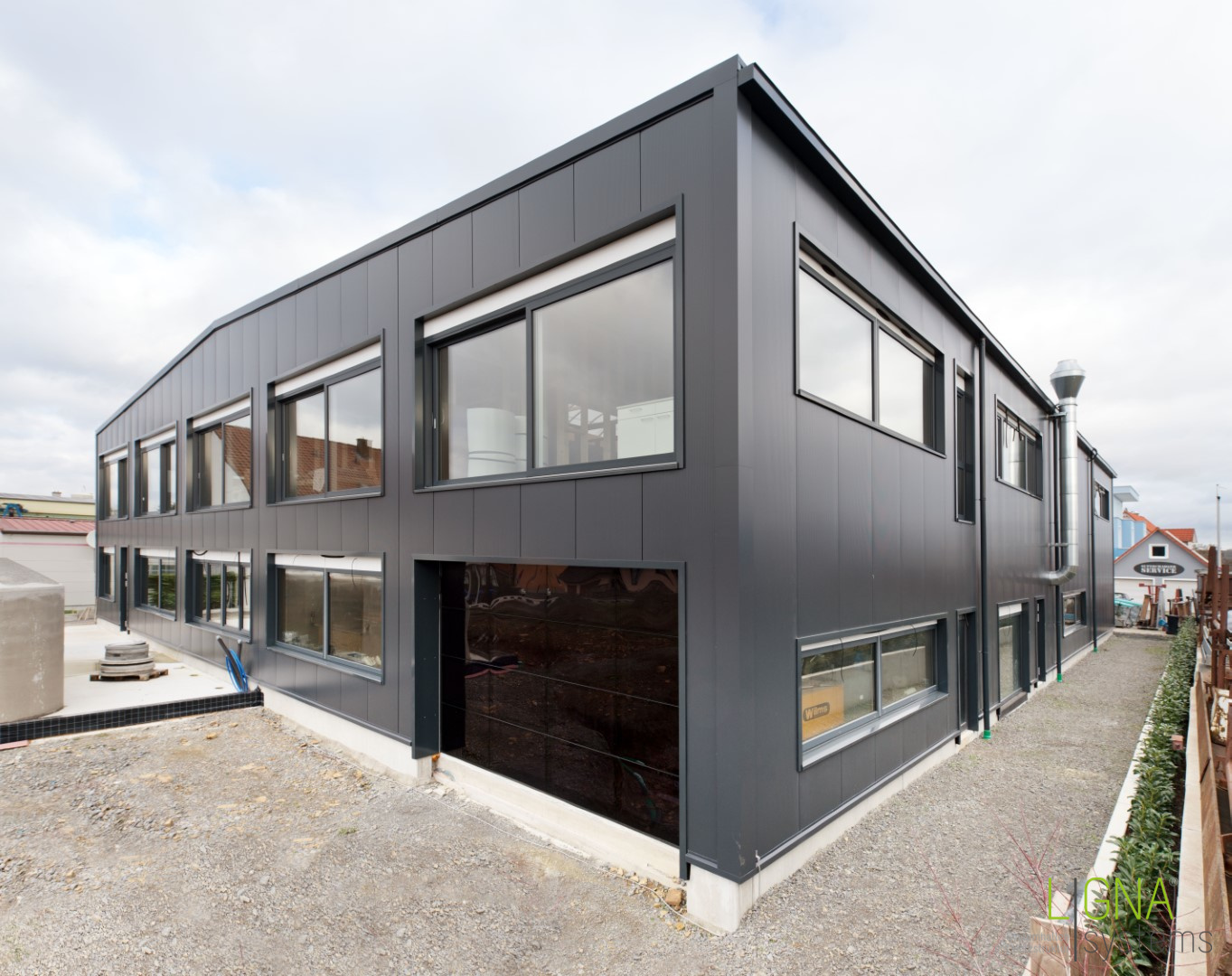 Hallenbau mit Sockelelementen - Stabilität und Flexibilität